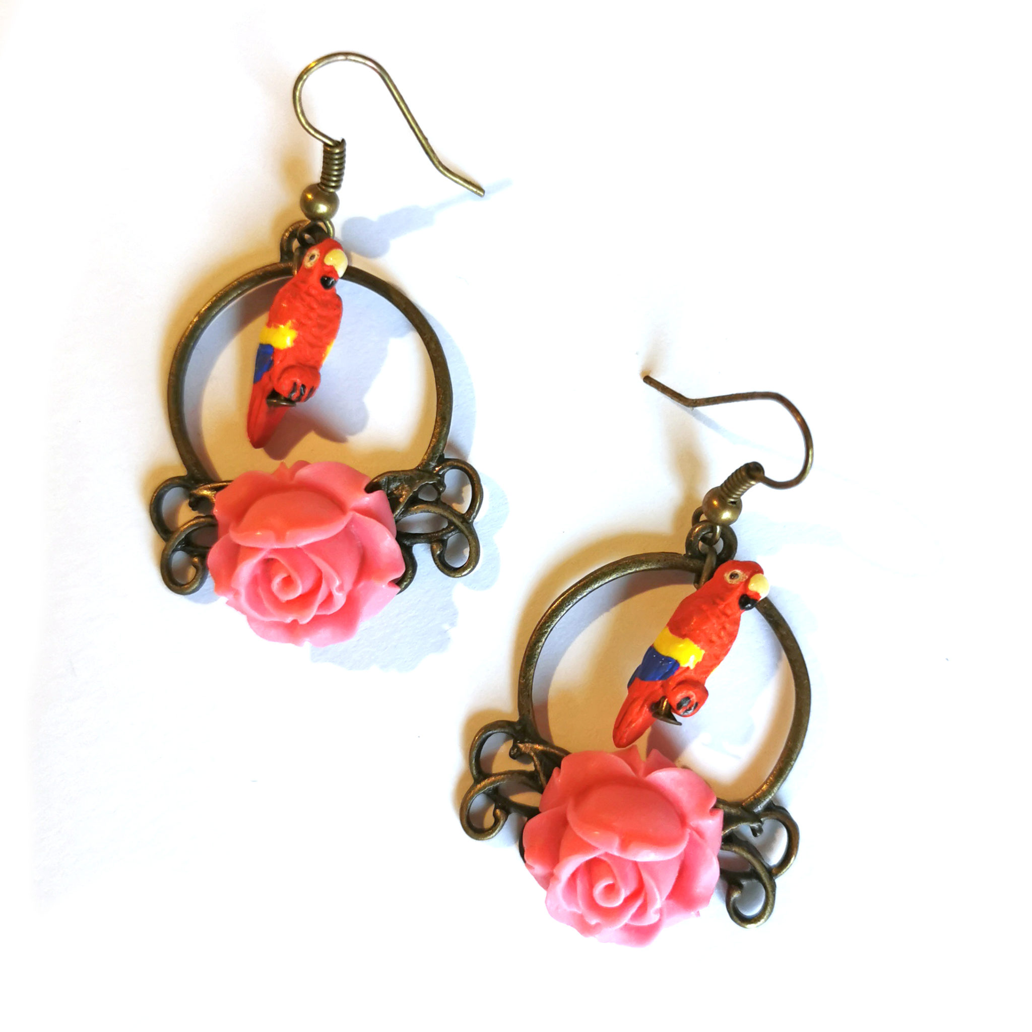 Boucles d'oreilles animal totem petits perroquets et roses